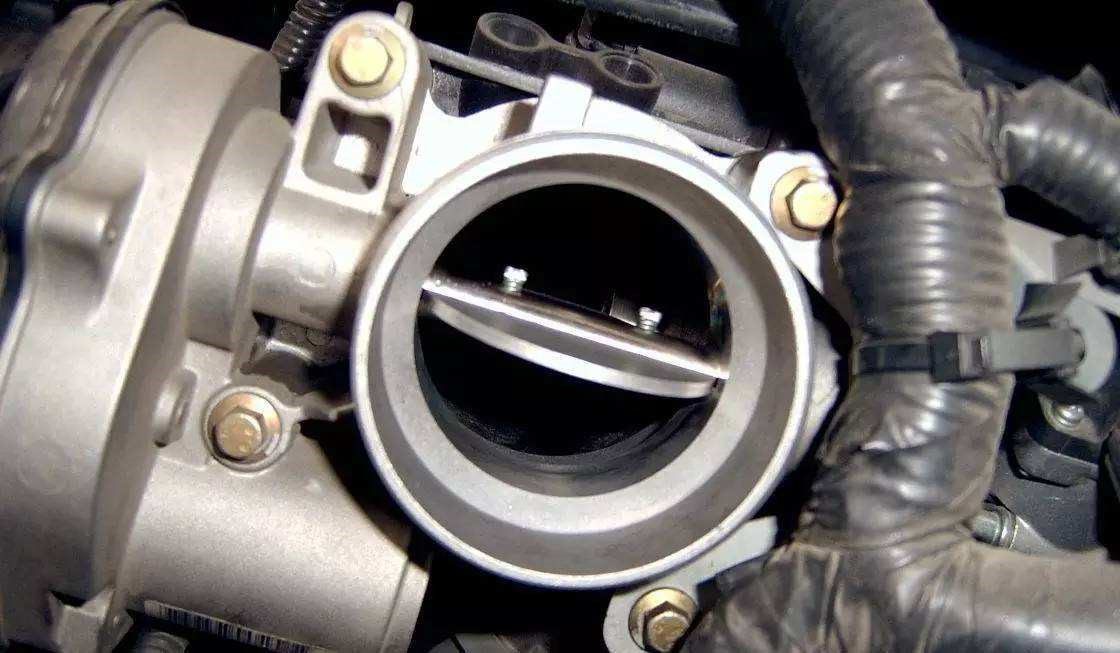 How To Clean Throttle Body Without Removing It | Step-By-Step Guide ...