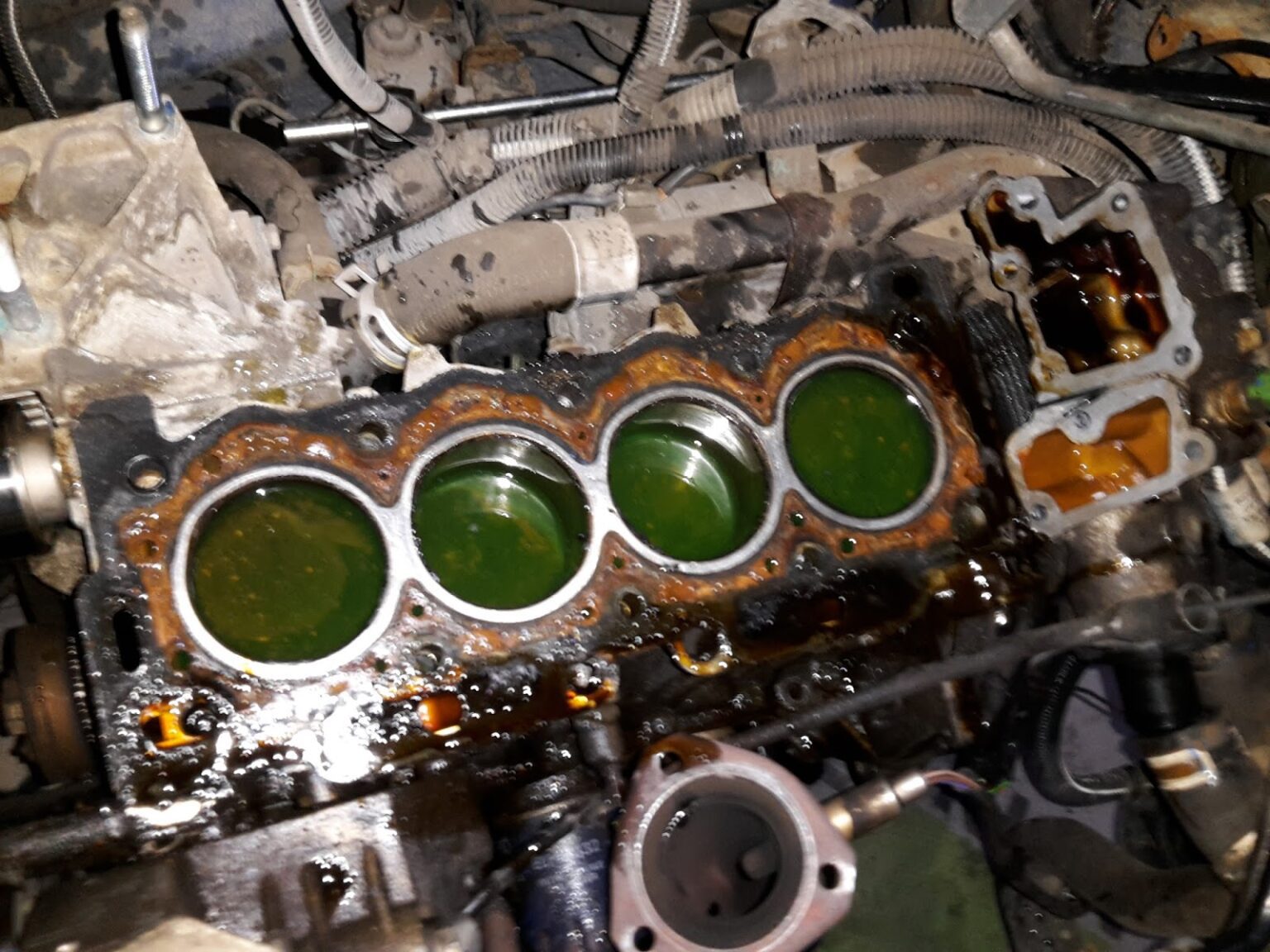Cleaning Pistons Without Removing the Cylinder Head: A Step-by-Step ...