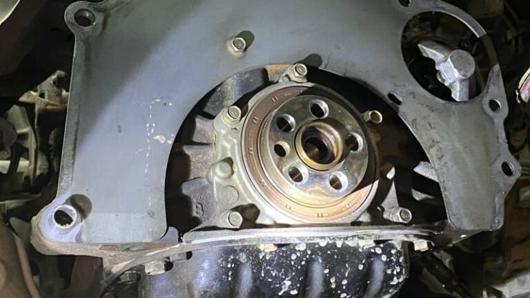 Spotting a Rear Main Seal Leak: Symptoms, Causes, and Repair Costs – Mechanic Times